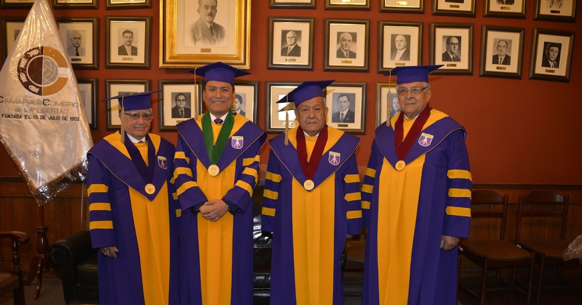 GRADUARON A LA PRIMERA PROMOCIÓN DE BACHILLERES DE LA UPD