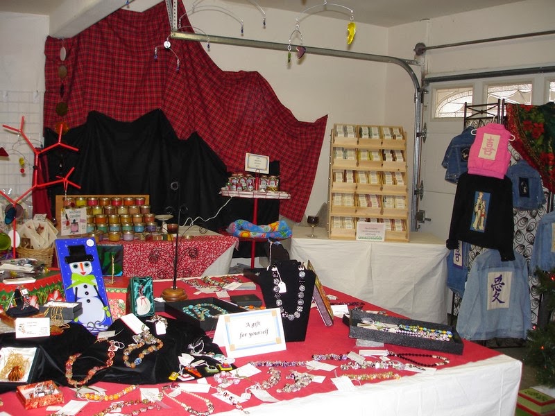 Seaview Manor Bazaar - Seaside, Oregon arts & crafts show : Setting up ...