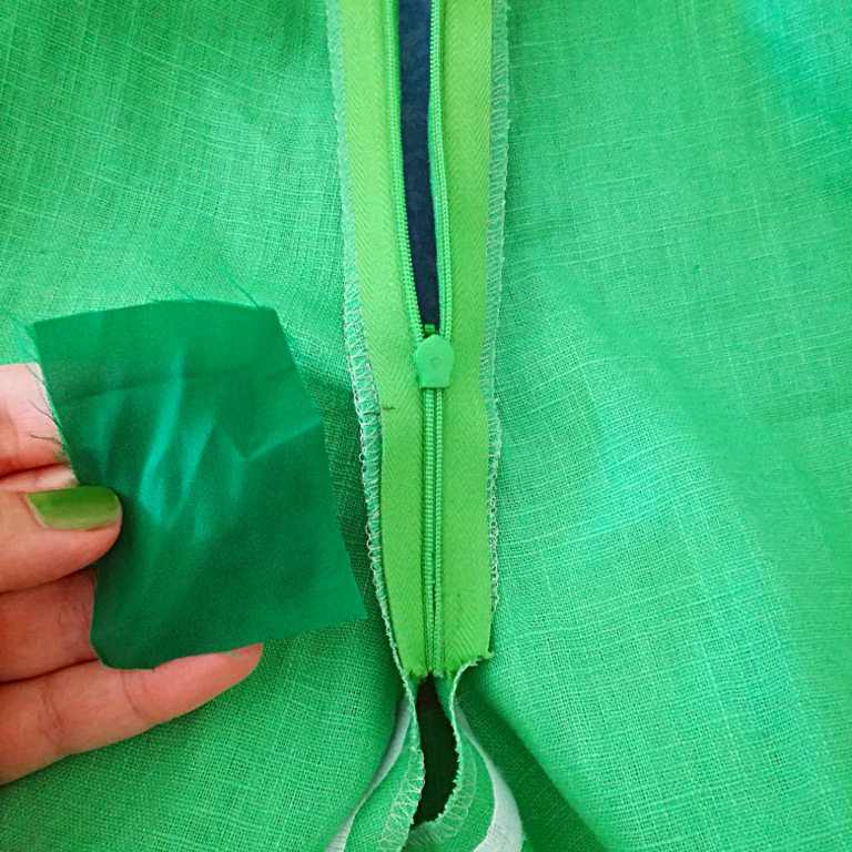 Couture et Tricot: How to finish the zipper end on an unlined garment ...