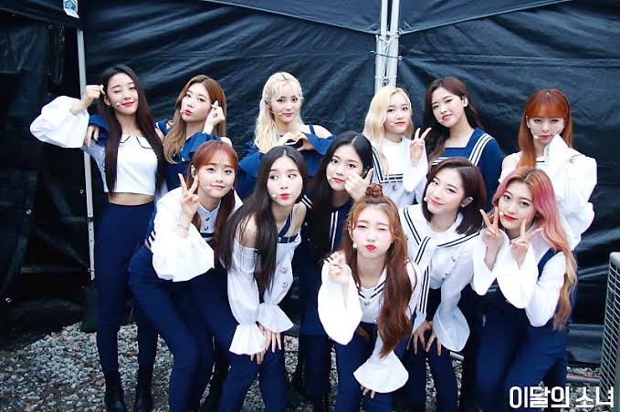 LOONA se convierte en el primer grupo de chicas K-Pop en alcanzar el número 1 en las listas de ...