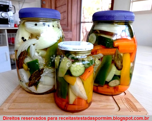 RECEITAS TESTADAS POR MIM...: PICLES CASEIRO