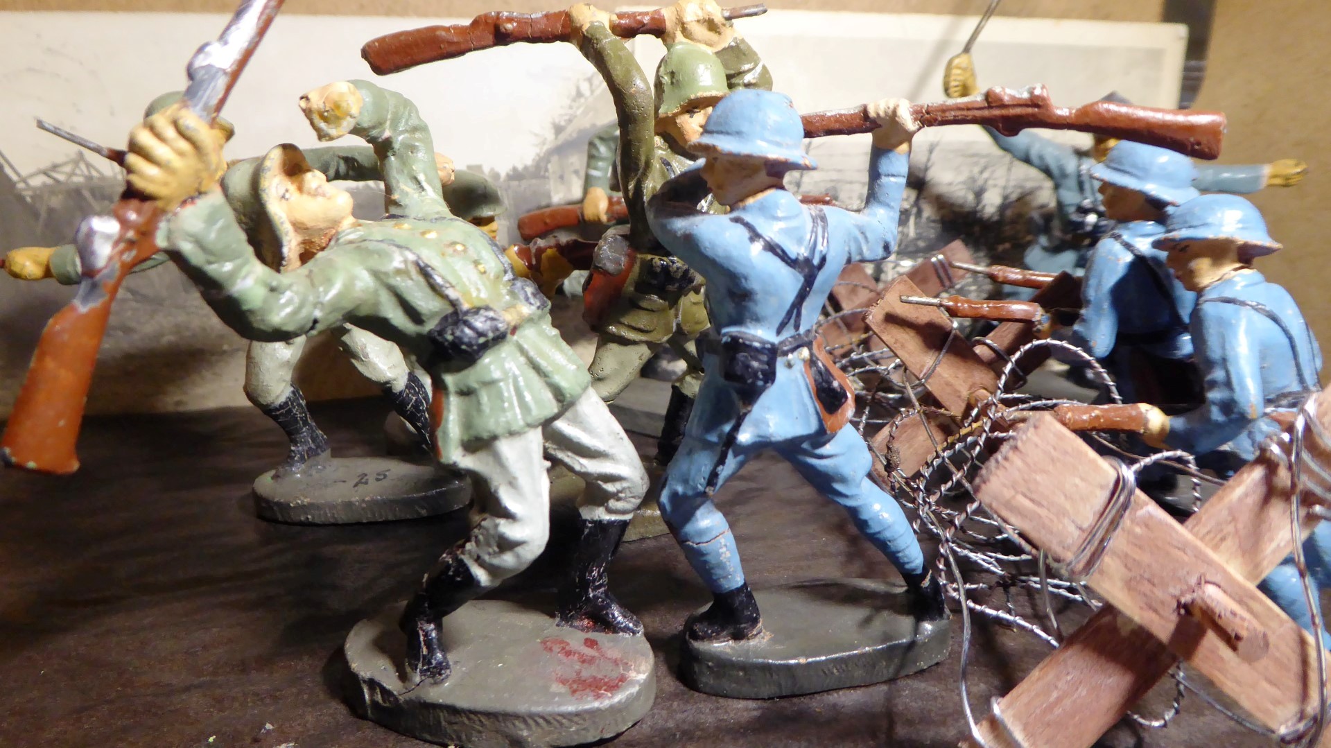 Toy soldiers and real battles: WW1 Hand-to-hand combat between German ...