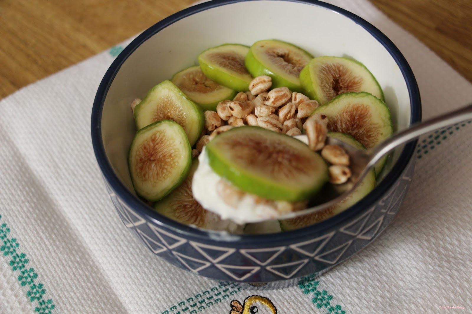 Queijo quark com puffs de trigo integral e figos - Tertúlia da Susy