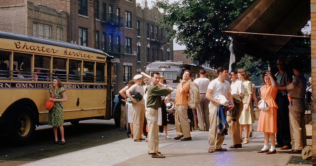 60 Fabulous Color Vintage Photographs That Capture Street Scenes of the ...