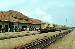 RAILROAD OF THE WORLD (世界の鉄道) kereta api di dunia: BB 200 LOCOMOTIVE