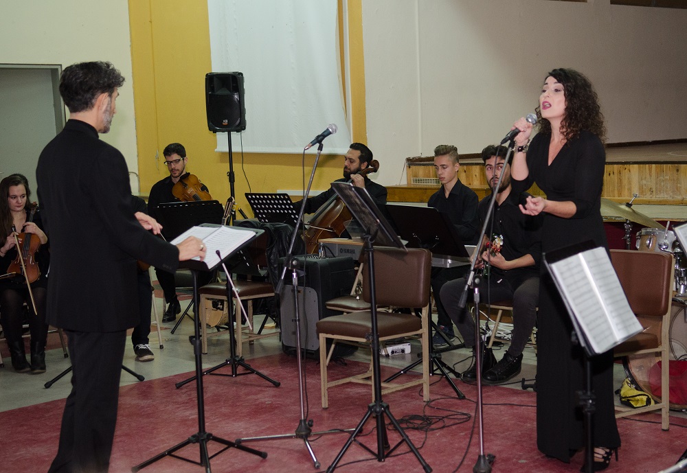 ΚΟΛΙΝΔΡΙΝΑ ΜΑΣΛΑΤΙΑ: Η ΣΥΓΧΡΟΝΗ ΜΟΥΣΙΚΗ ΙΣΤΟΡΙΑ ΤΗΣ ΕΛΛΑΔΑΣ ΣΤΑ ...