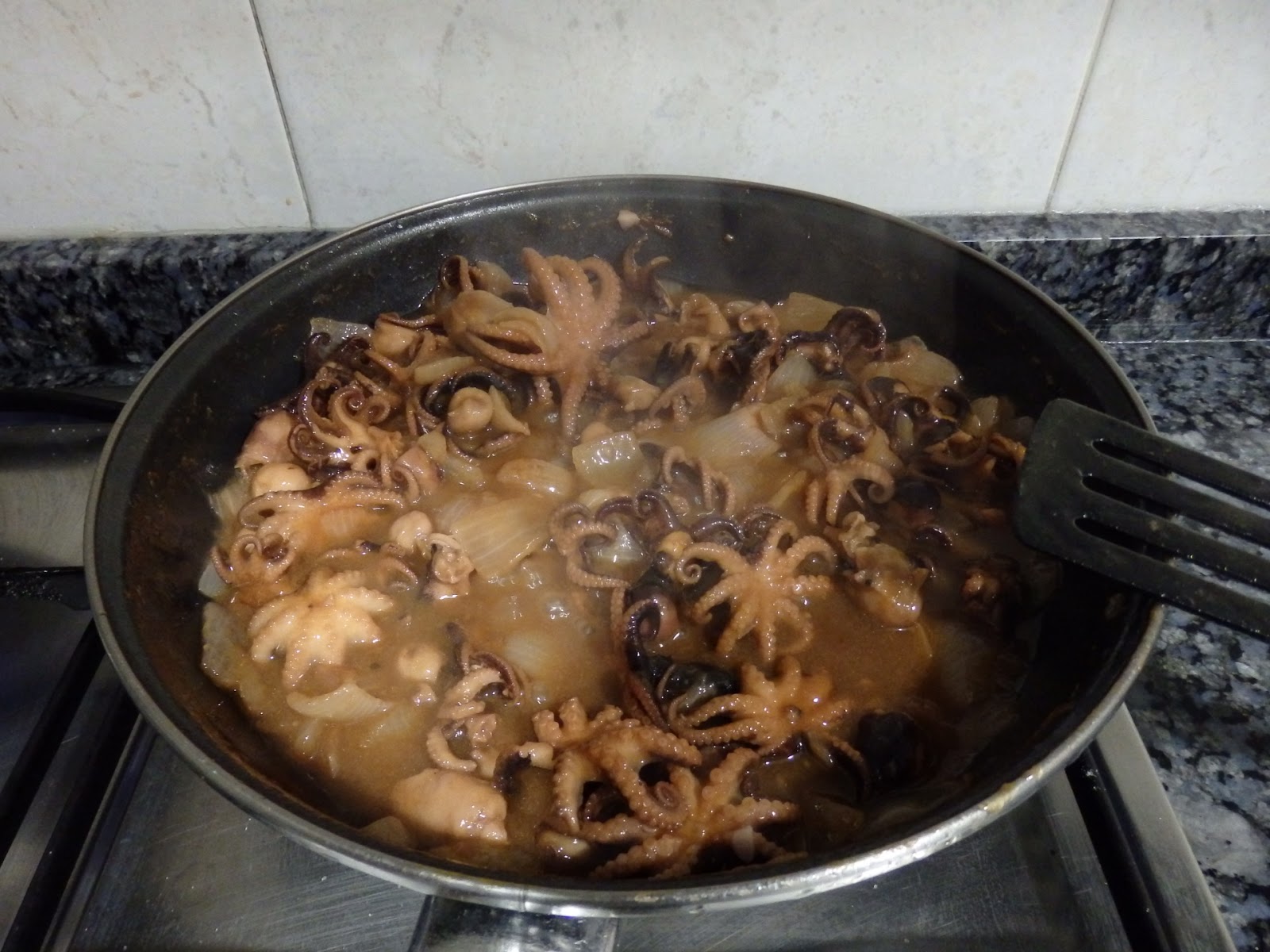 OSUKAA IS COOKING: PULPITOS CON CEBOLLA Y SALSA TERIYAKI / BABY OCTOPUS ...