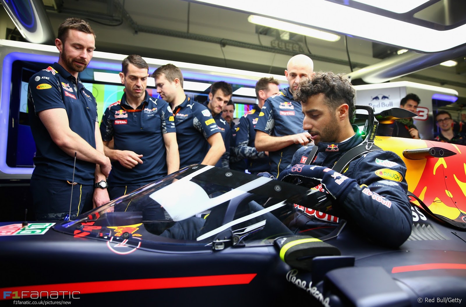 いいモノ。Clips: 【F1】レッドブル、キャノピー型コクピット保護デバイス「エアロスクリーン」を披露！