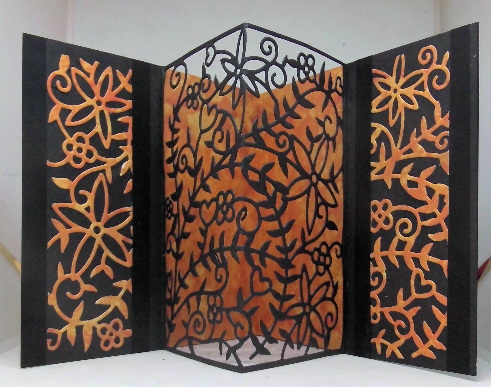 Sarah's Craft Shed: Pop-Out Card with Fancy Aperture