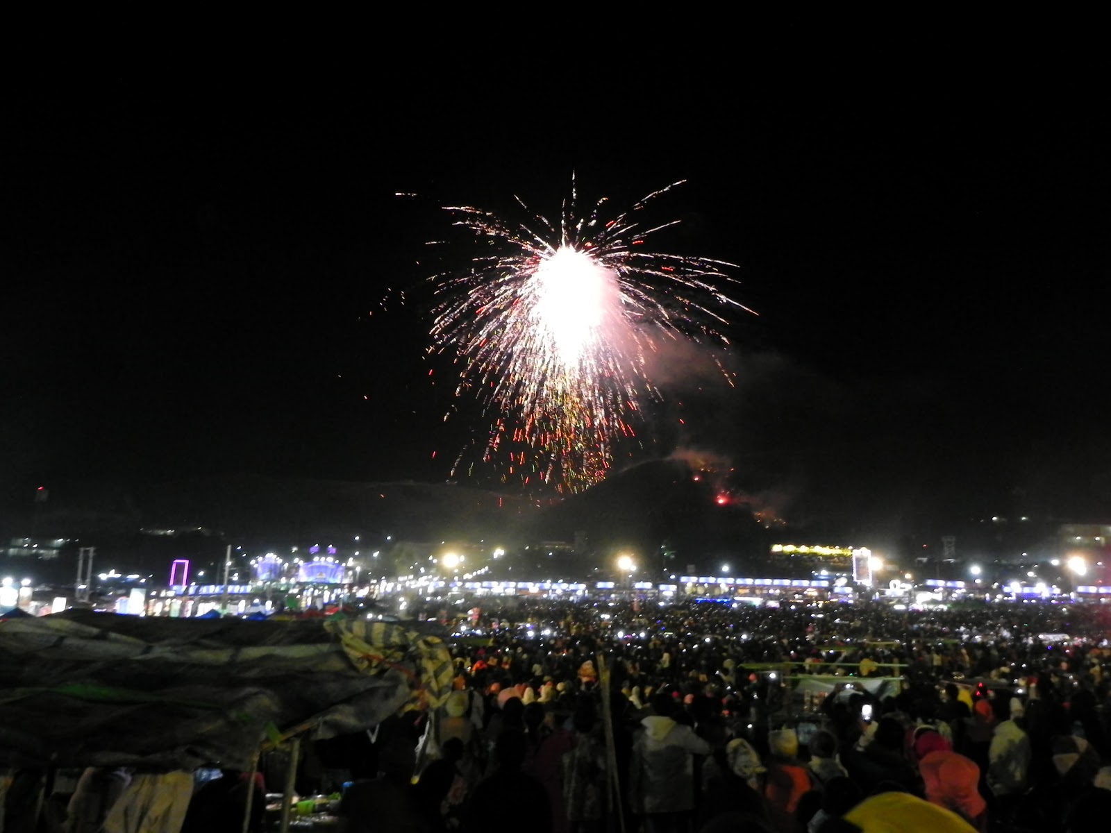 Tazaungdaing Fire Balloon Festival in Taunggyi