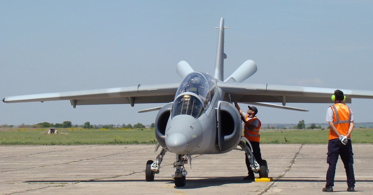 Defensa y Armas: FAdeA entregó el quinto avión Pampa III a Fuerza Aérea ...