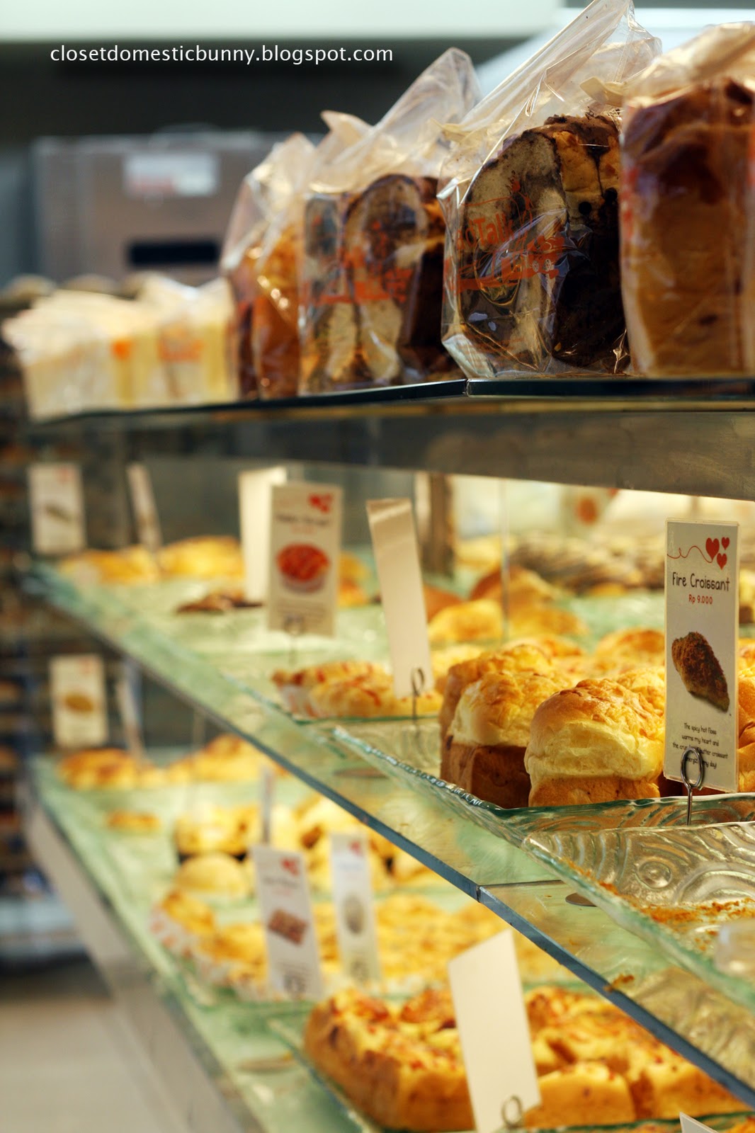 cooking. eating. carousing.: bread talk fire floss bread