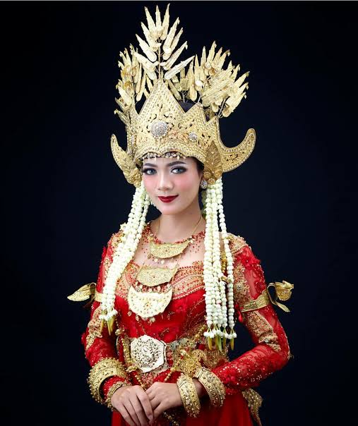 Perbedaan Siger daerah Lampung Pesisir dan Pepadun - wLampung