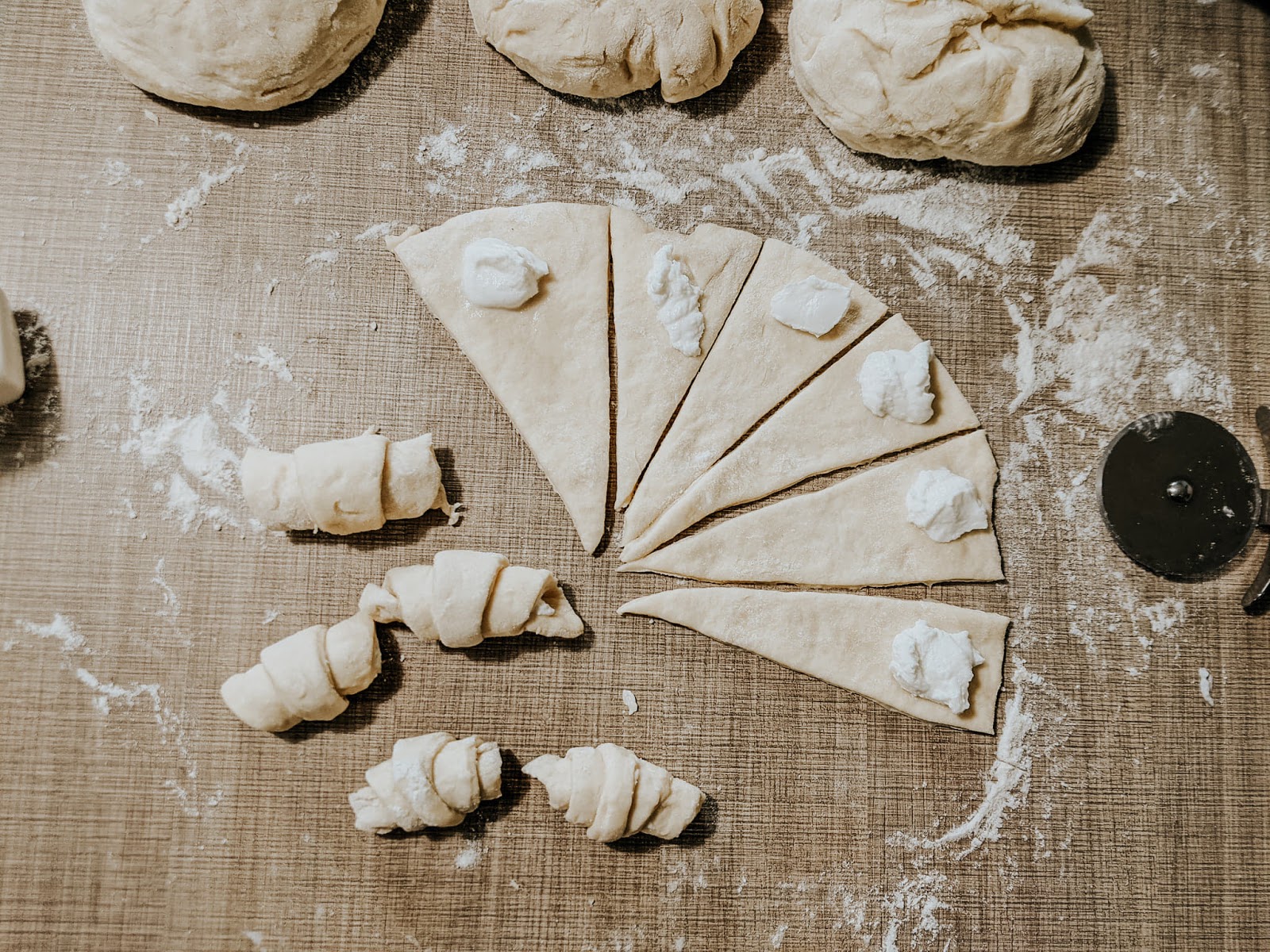 How to make soft mini croissants with cheese - Easy and quick ...