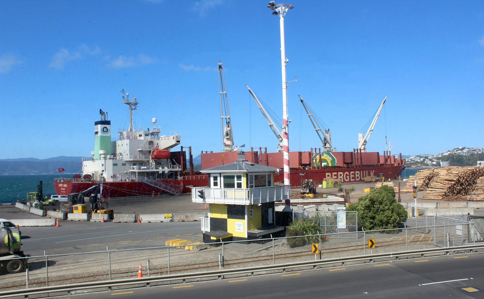 transpress nz: container ship 'Berge Shari'