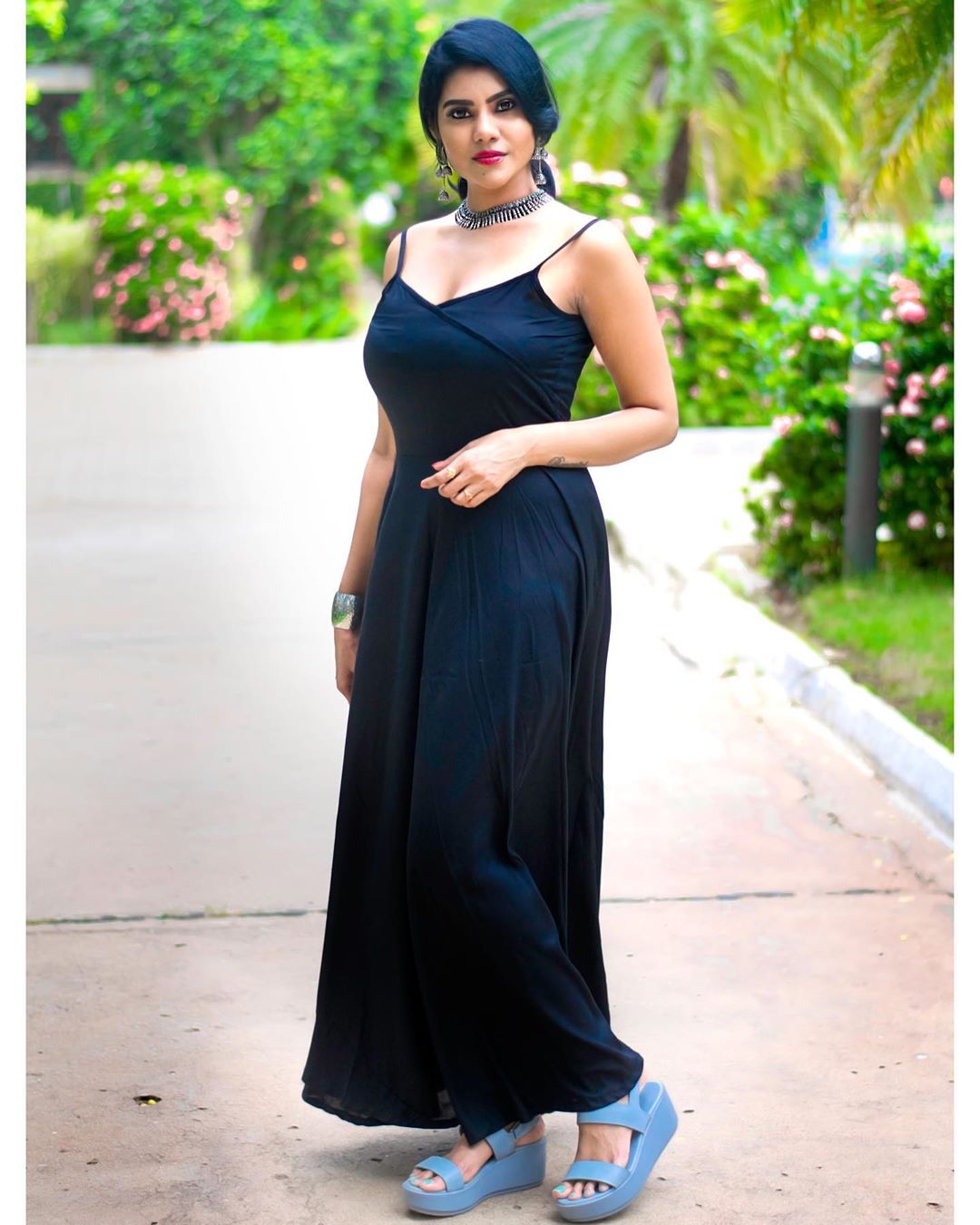 Nivisha Hot Navel Photos Collection Instagram, Serial Stills