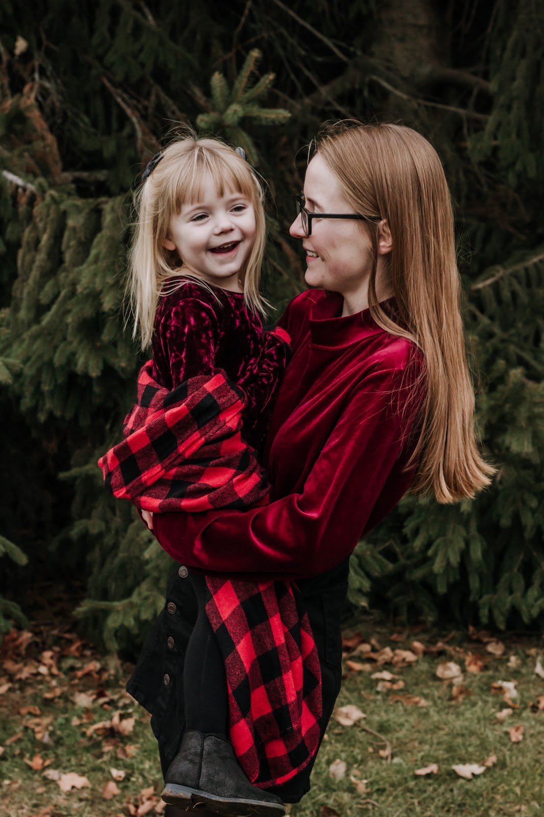 Milwaukee Christmas Mama & Mini shoot with Maya & Addy! | Midwest Mermaid