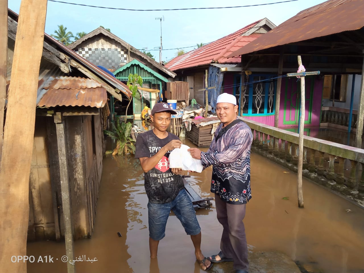 Bidang Kemanusiaan FPI Martadah Bagikan 100 Paket Sembako Untuk Korban Banjir Di Desa Benua Raya ...