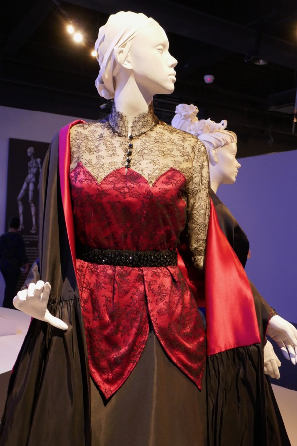 Hollywood Movie Costumes and Props: Oscar-nominated Phantom Thread ...