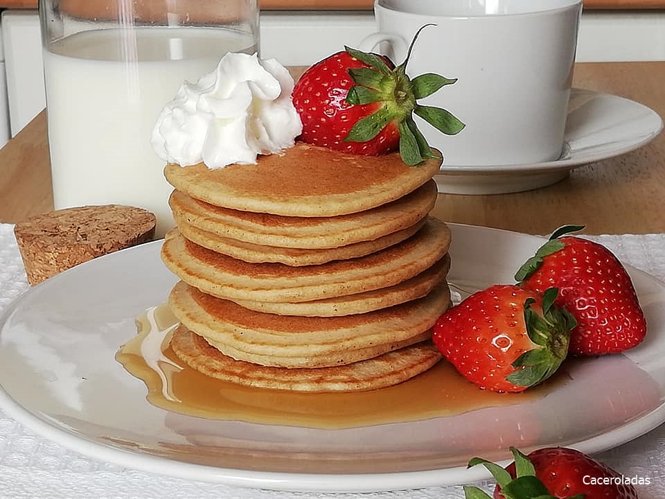 Tortitas con nata y fresas | Caceroladas