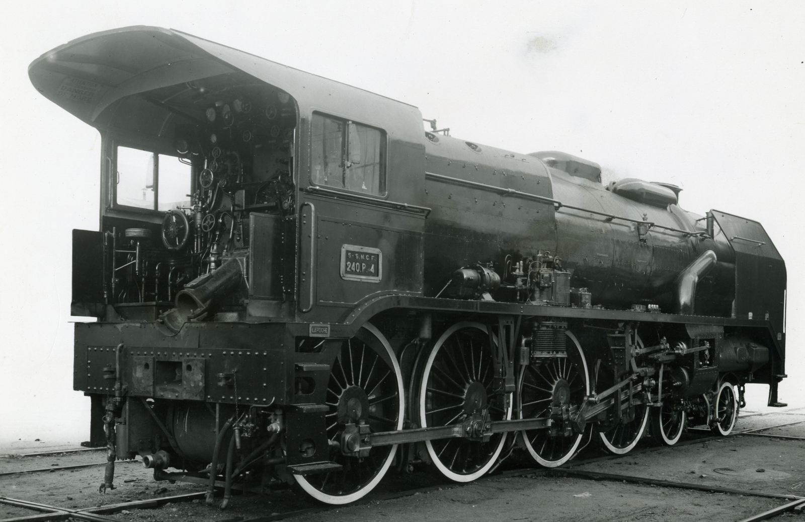 Σιδηροδρομικά Νέα: SNCF 240P – η καλύτερη ατμομηχανή της Γαλλίας.