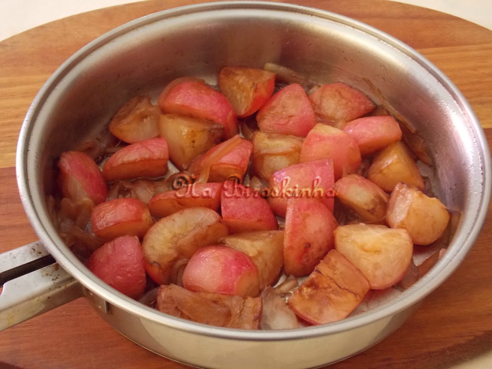 Rabanete Cozido com Cebola e Balsâmico - Na Biroskinha
