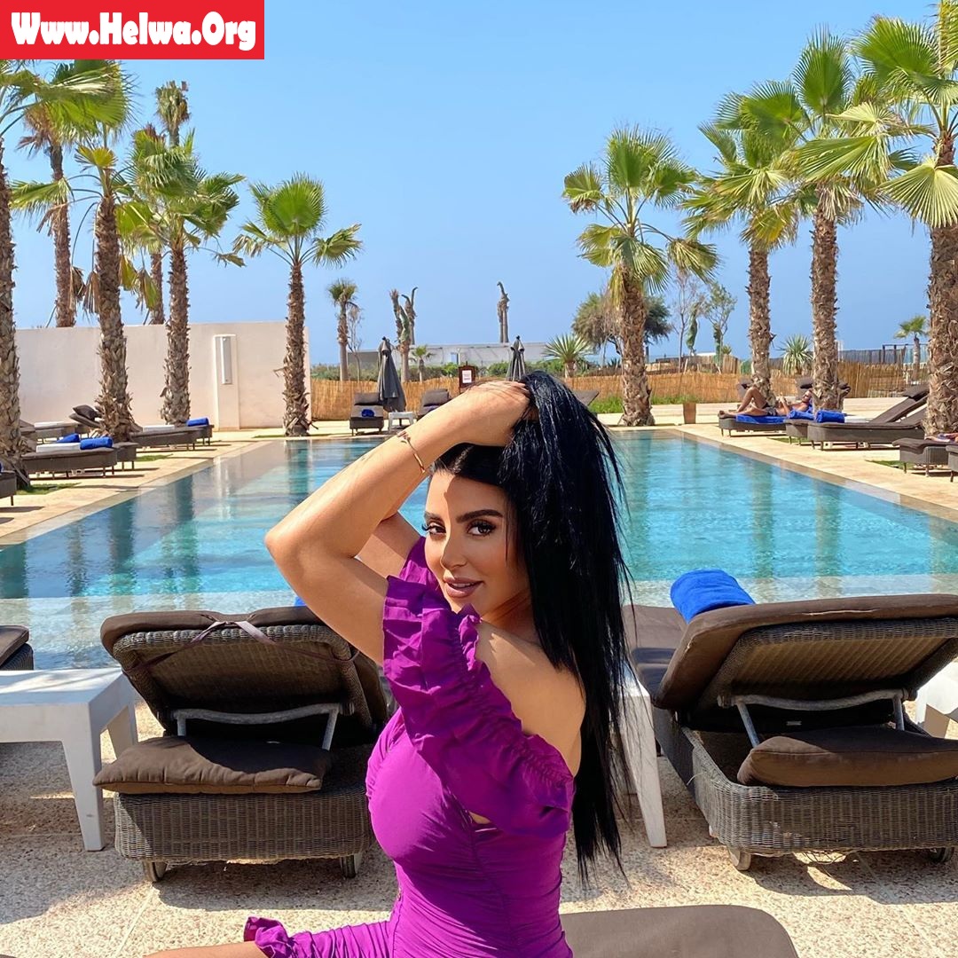 فاتي جمالي تتألق بالبنفسجي في أحدث جلسة تصوير