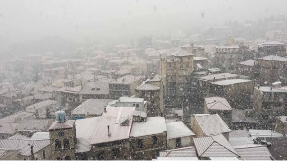 ΤΙ ΚΙ ΑΝ ΜΠΗΚΕ Ο ΑΠΡΙΛΗΣ... ΣΤΟ ΚΑΡΠΕΝΗΣΙ ΧΙΟΝΙΣΕ! - Εφημερίδα "Στόχος ...