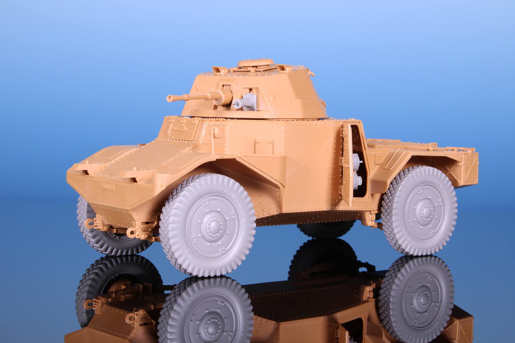 3146 Panhard 178/AMD-35 Wheels a 3147 Panhard 178/AMD-35 Armament and ...