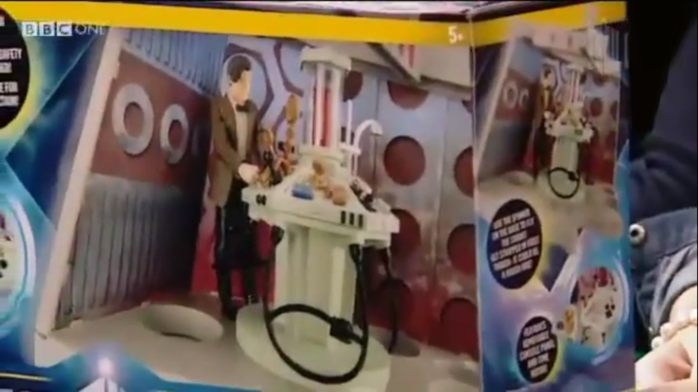 The Graske's Corner: Doctor Who Junk TARDIS Playset! Coming soon