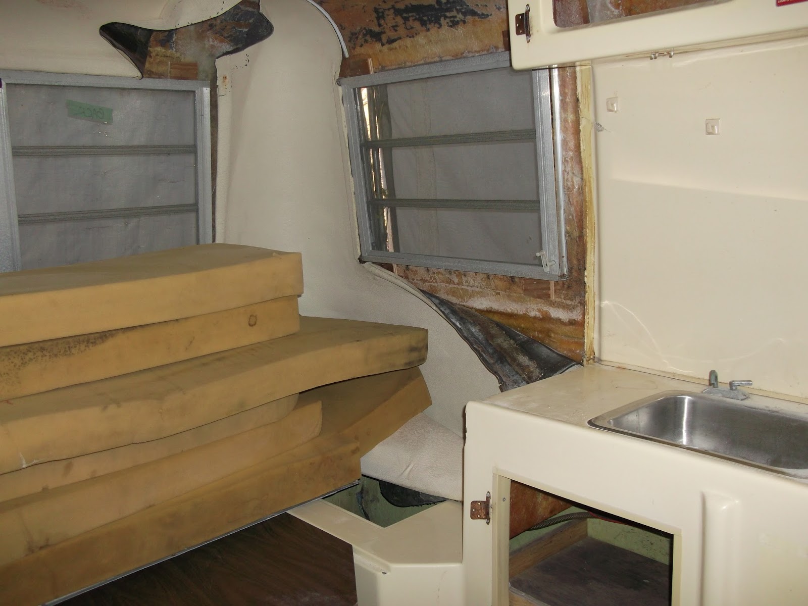 72 Boler Restoration: Exterior fiberglass repair