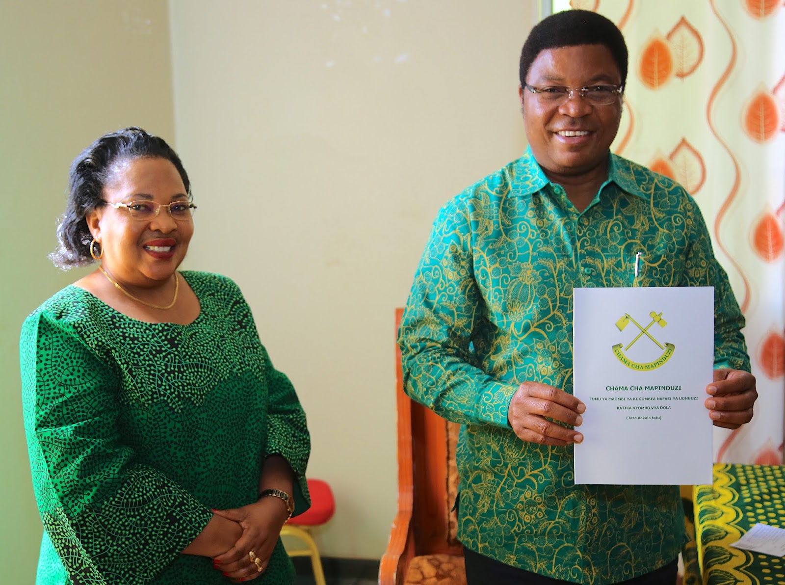 KASSIM MAJALIWA MAJALIWA ACHUKUA NA KURUIDISHA FOMU KUGOMBEA TENA ...