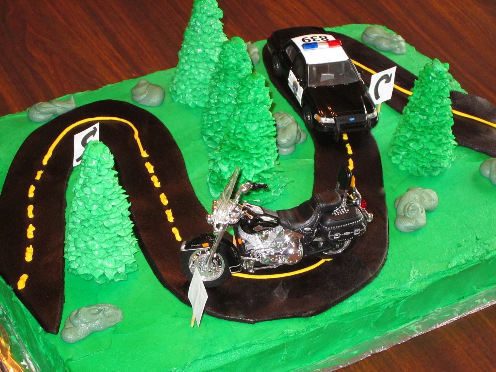 Sugar On The Brain: Car Chase Cake