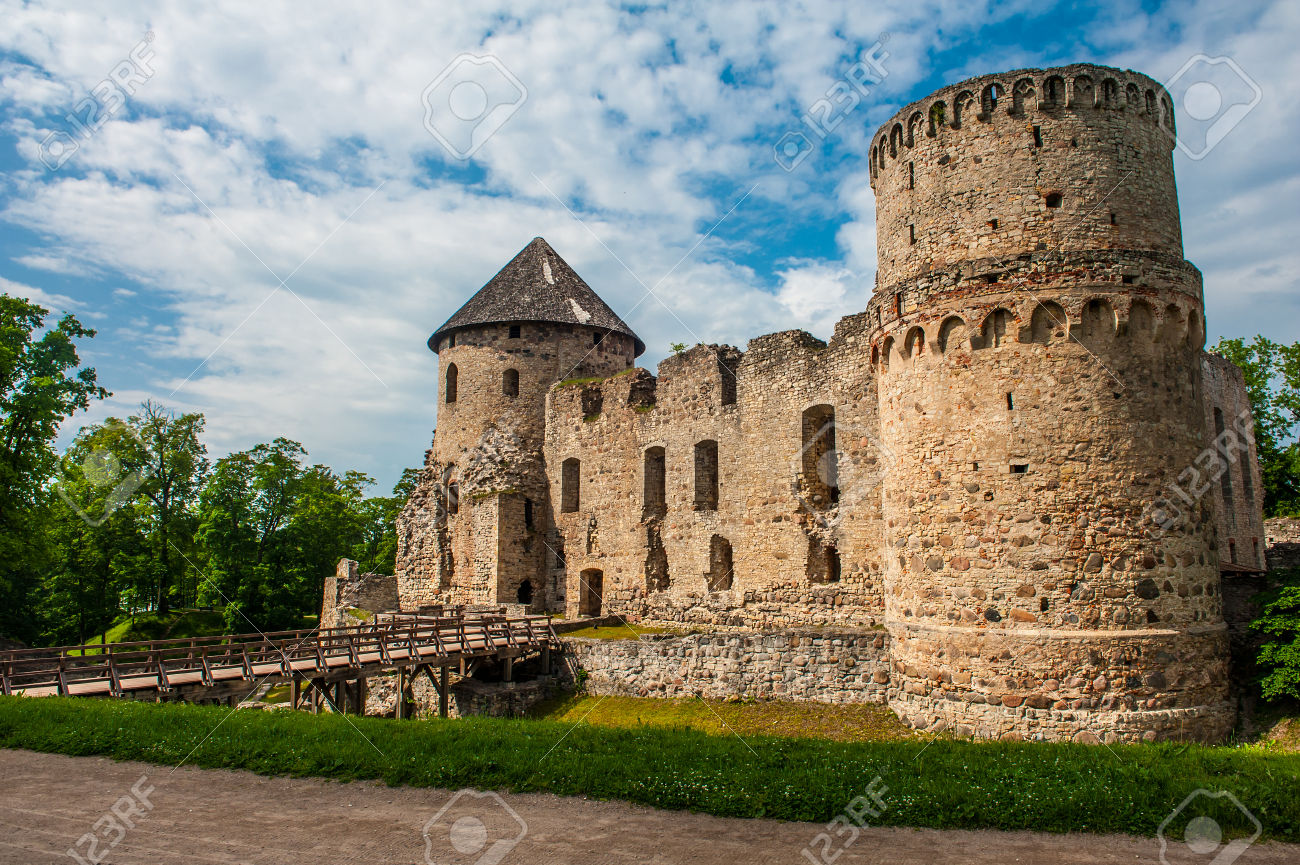 MI PARAISO ESCONDIDO: Ruinas del Castillo Hermoso de Cesis.