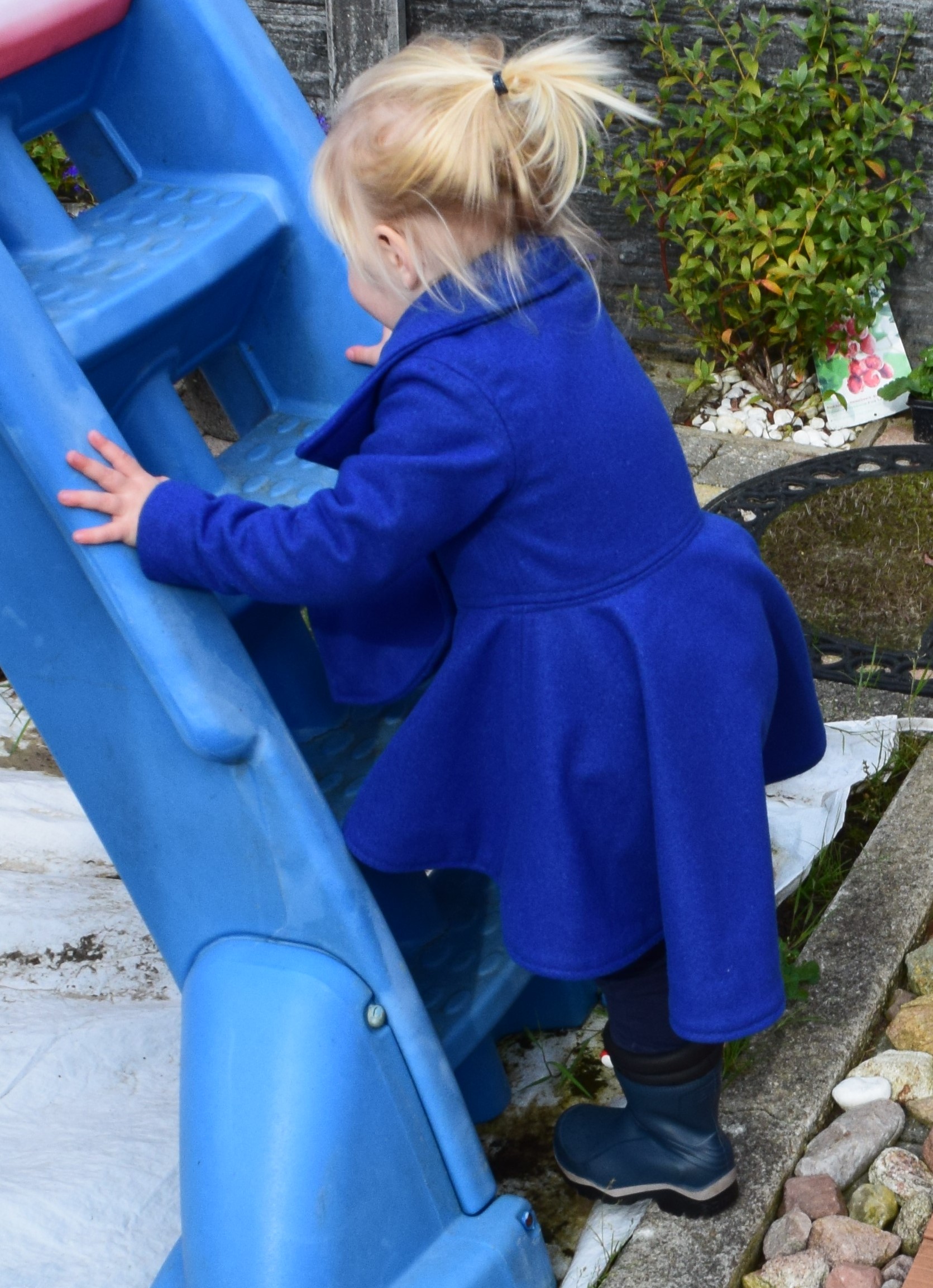 Pattern review: Violet Field Threads; valentina coat.