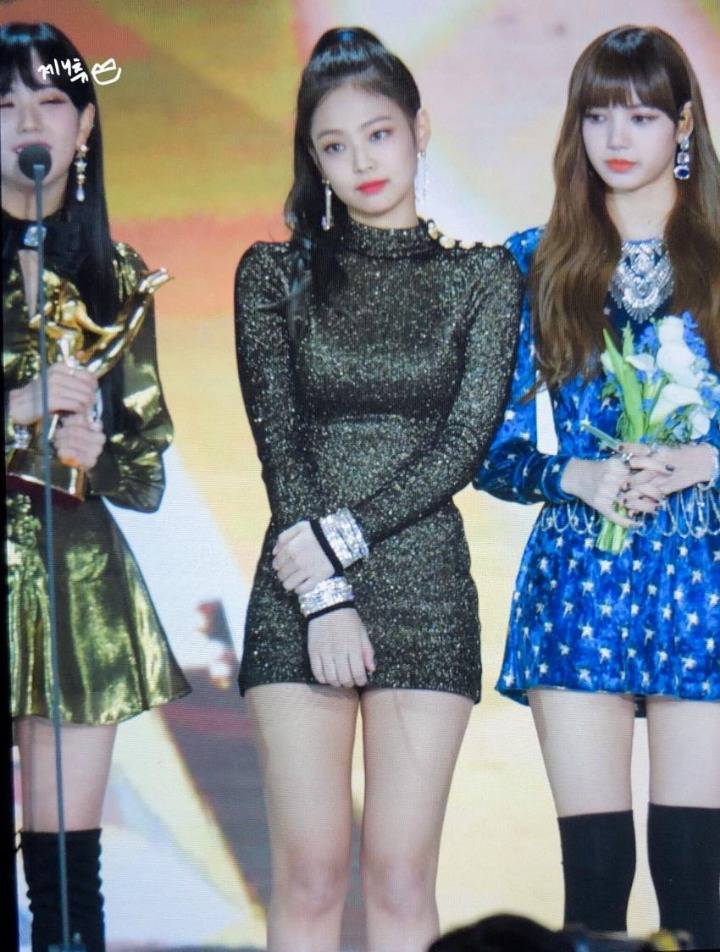 JENNIE'S FIGURE 🔥🔥🔥 - BlackPinkbuzz