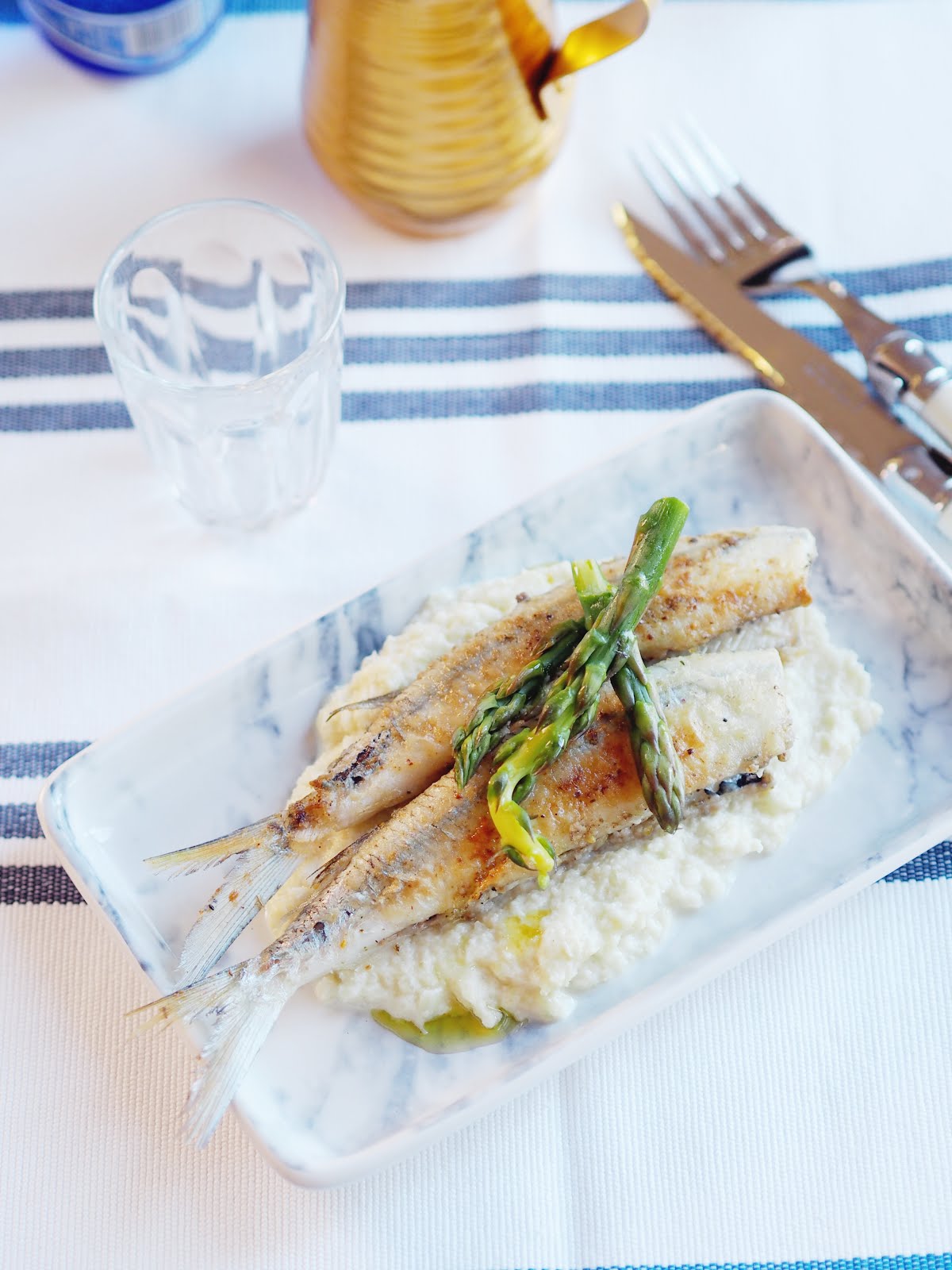Fried garfish with cauliflower 'skordalia' (Τηγανητα Ζαργανα με ...
