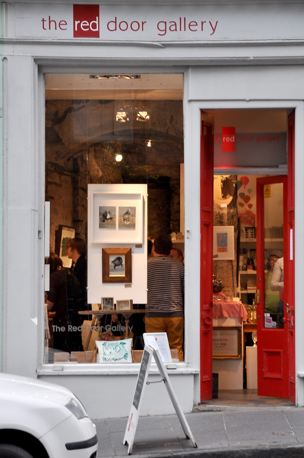 @AJLAphotostudio documents distinguished artist - Ewan John's ...