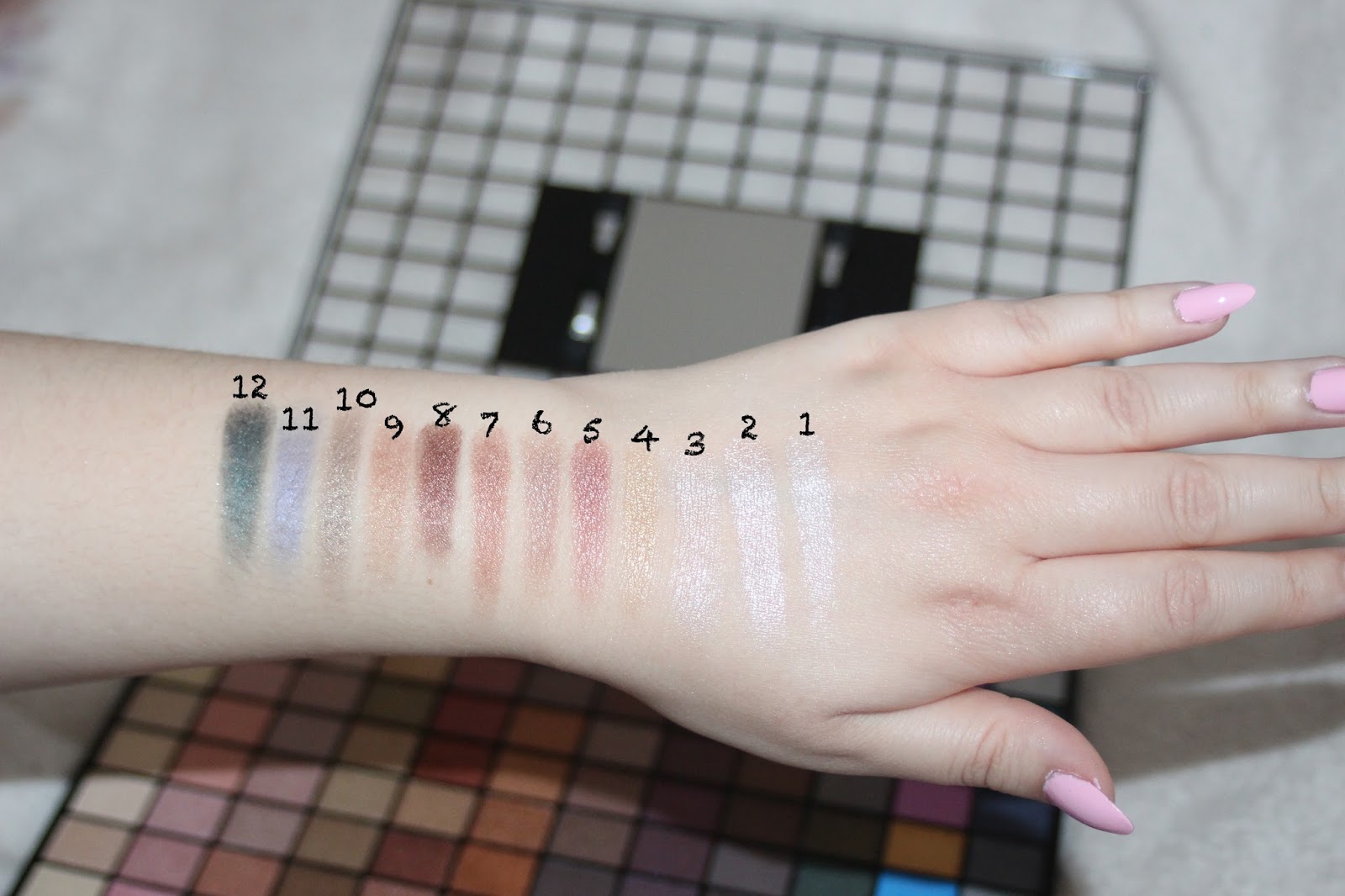 144 Ultimate Eyeshadow palette SWATCHES