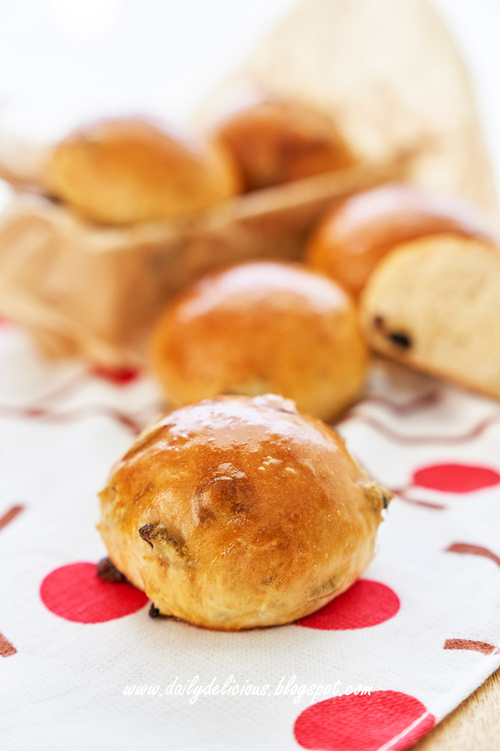 dailydelicious: Raisin Buns