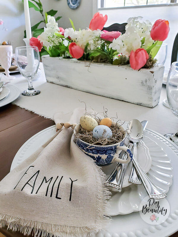 Easy and Thrifty Decorating Ideas for a Spring Table - DIY Beautify ...