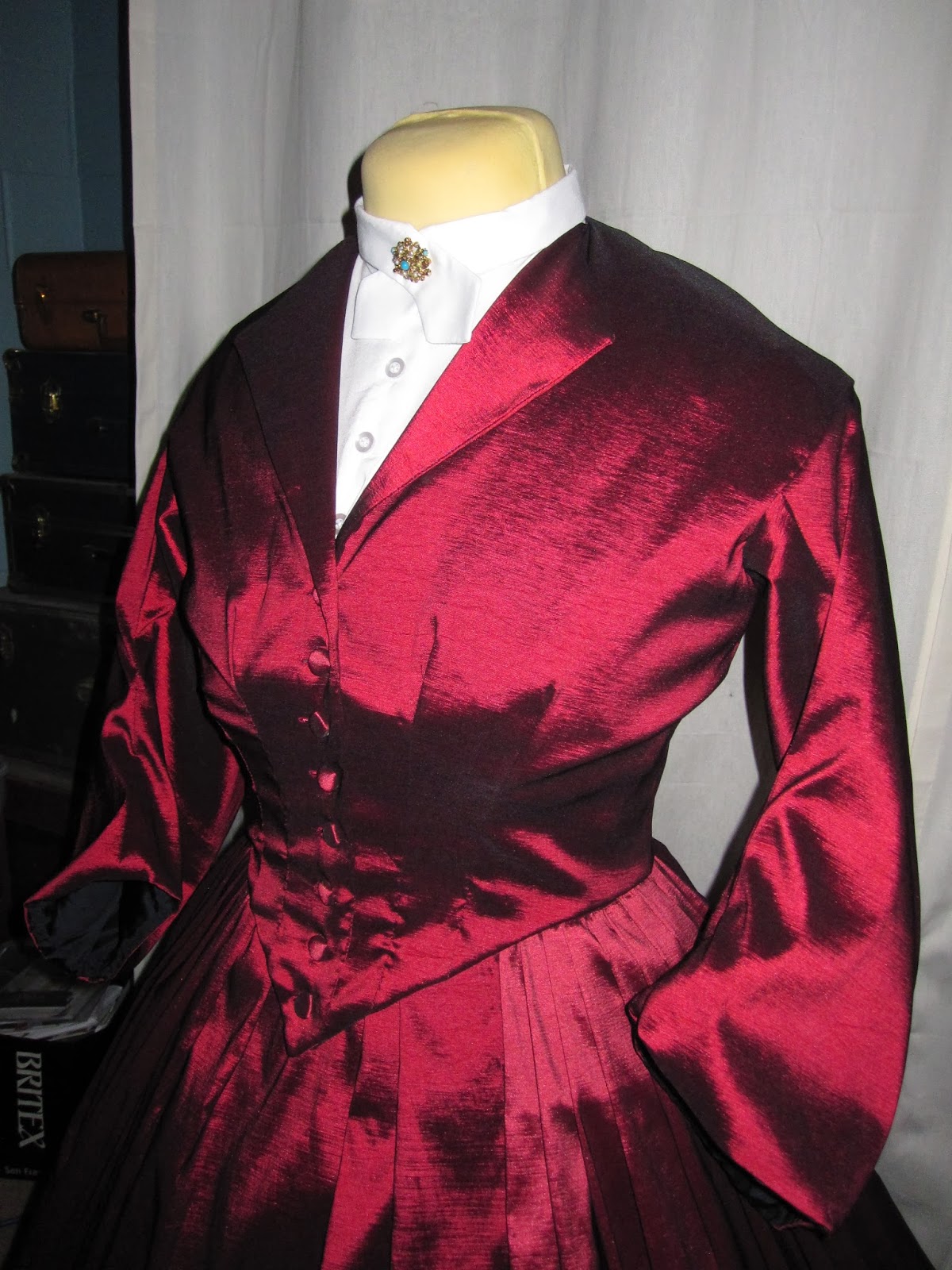 Retro Sewing Romance Writer: Simplicity 1818--Done!