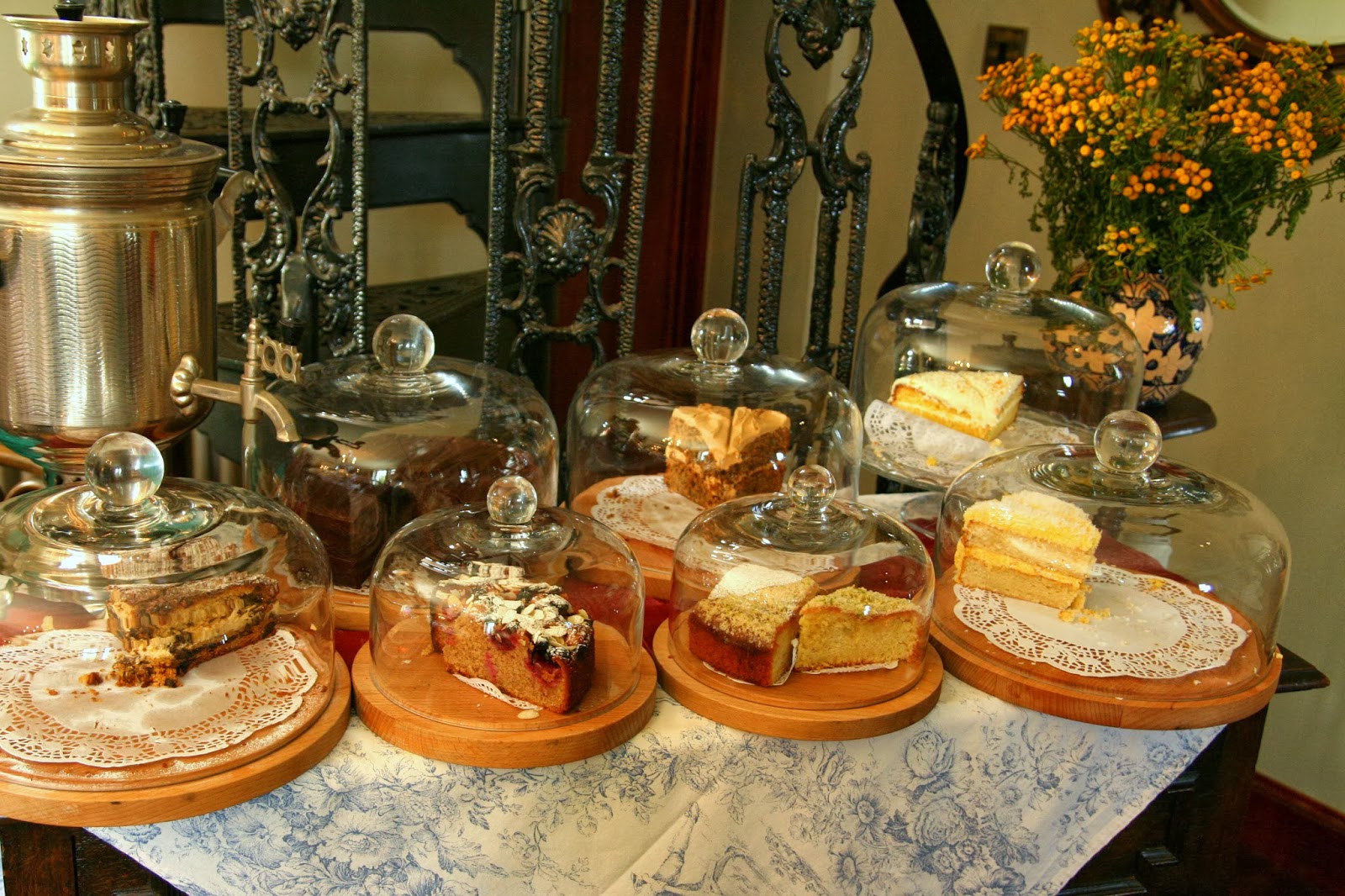 Blackberry Rambles: Scotland: The Small and Cosy Teahouse