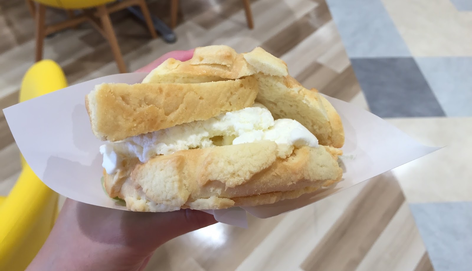 World's Second Best Oven-Fresh Melon Pan Ice / 世界で2番めにおいしい焼きたてメロンパンアイス ...