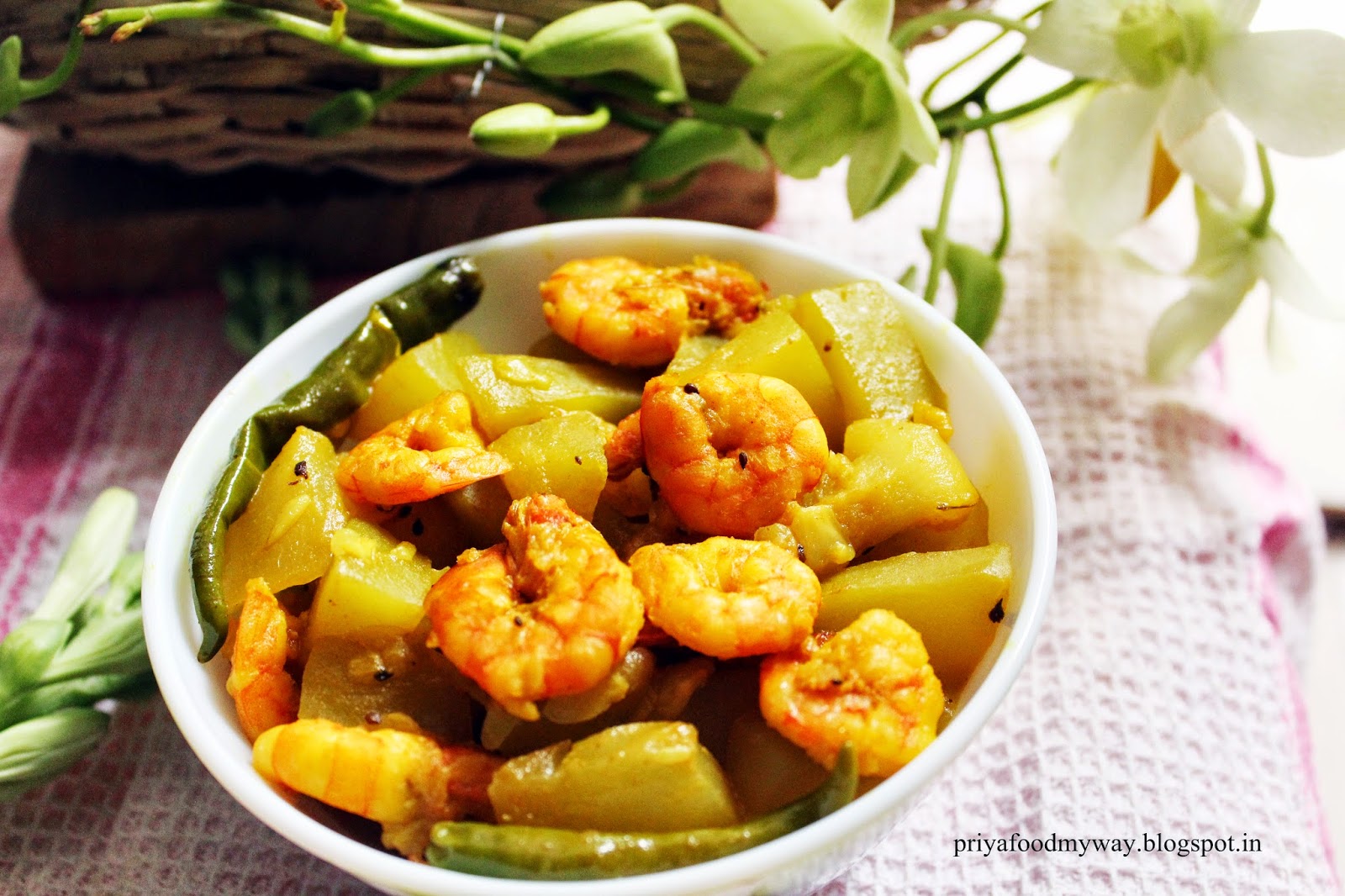 Flavors & Spices of India: Recipe Of Lau Chingri (Bottle Gourd With Shrimp)
