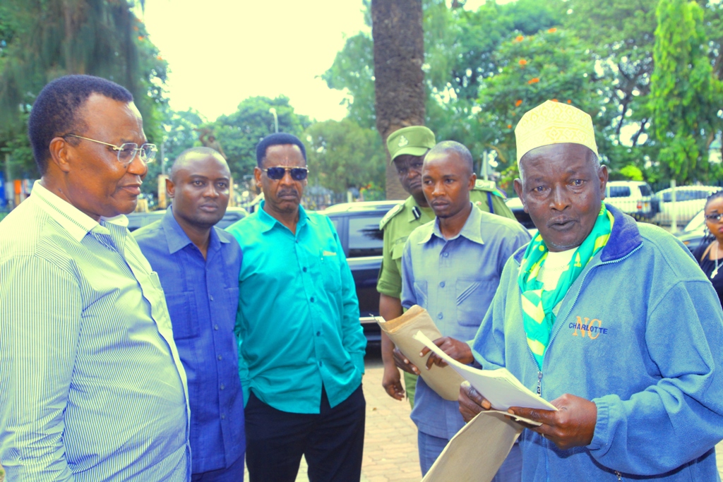 LUKUVI AMALIZA RASMI ULAJI WA MAAFISA ARDHI - MICHUZI BLOG