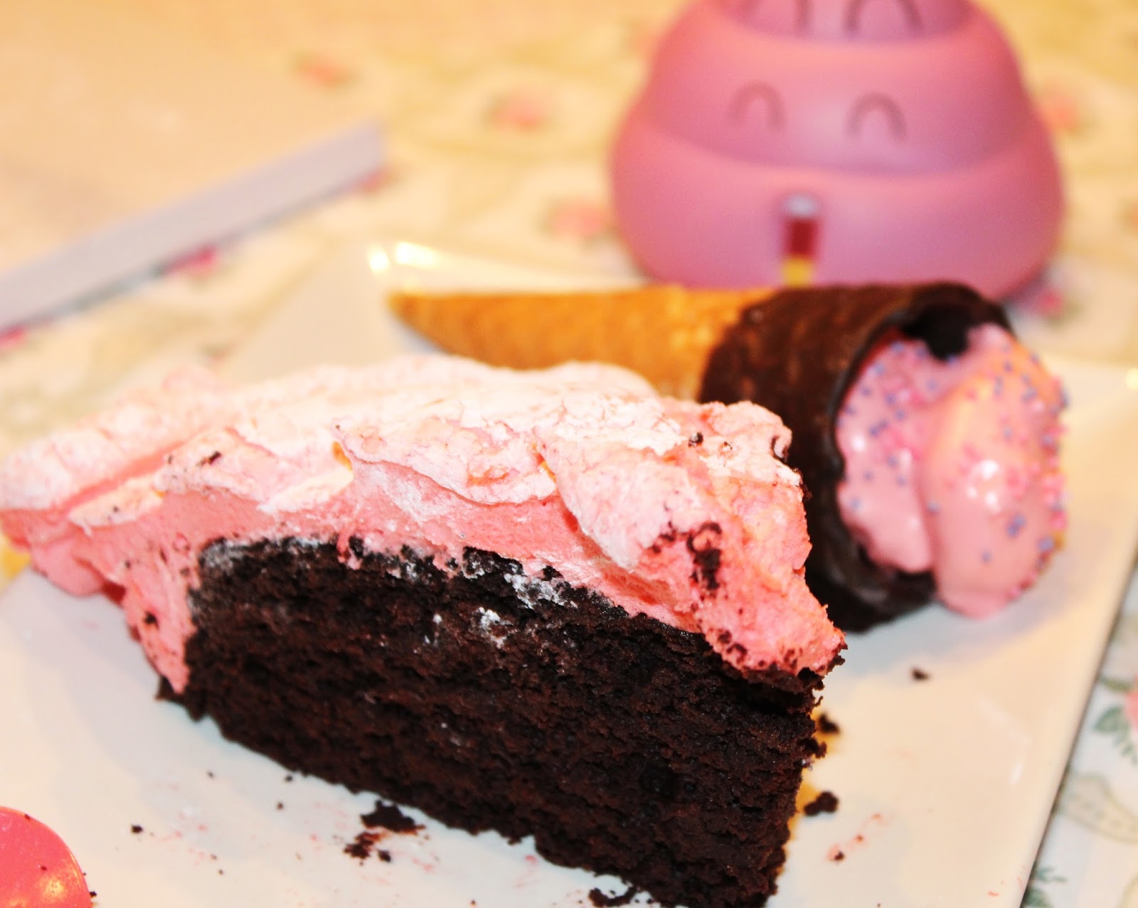 PASTEL "CACA ARALE" {CON COBERTURA DE NUBES DE AZÚCAR}