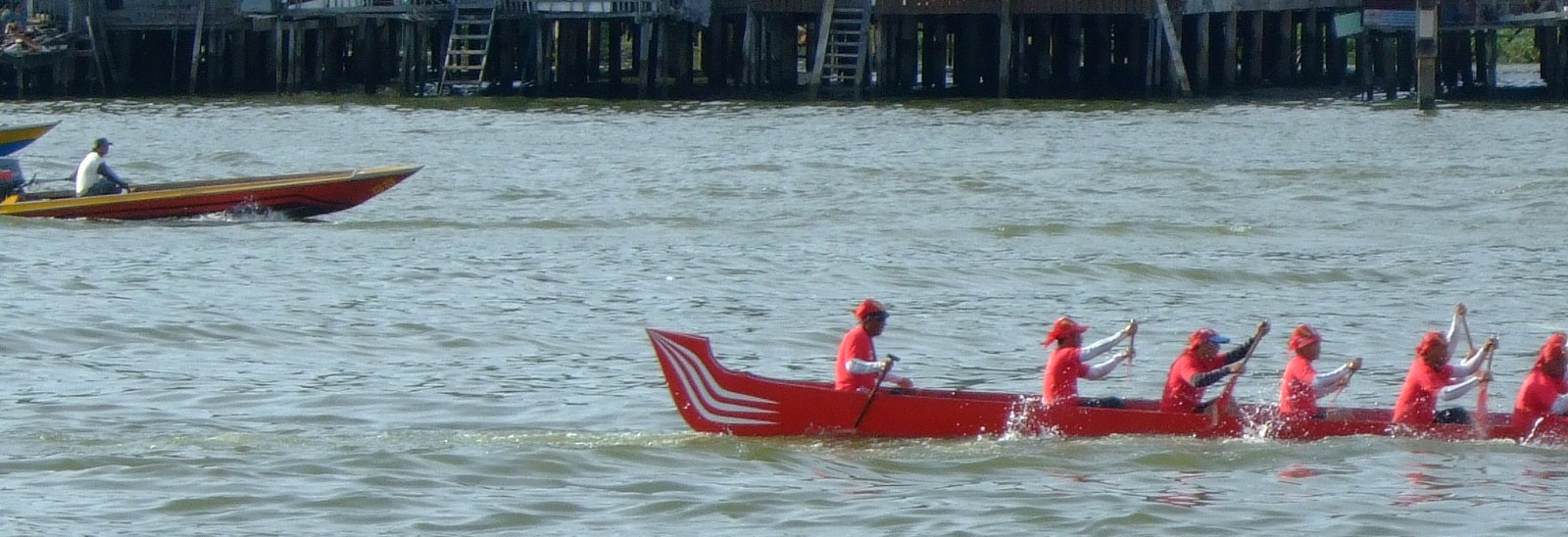 Lumba Perahu Kayuh dan Lumba Perahu "Tambang"