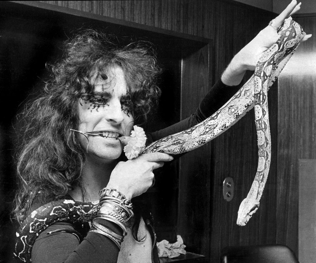 ALICE COOPER: O REI DO SHOCK ROCK ~ Fanzine Brasil