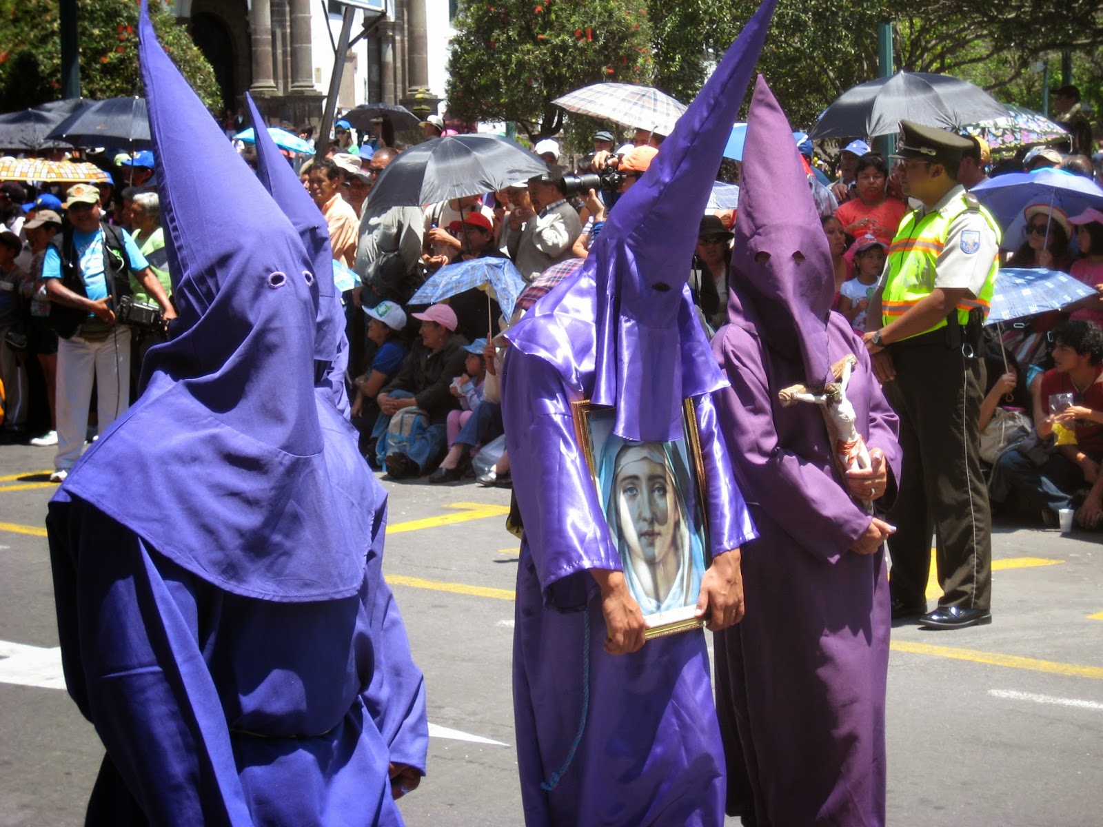 Livin It Large In Ecuador: Semana Santa en Quito